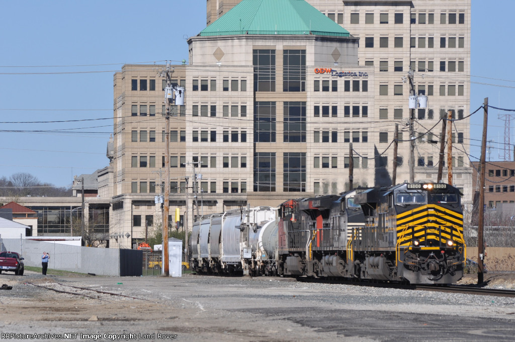 NS / NKP 8100 On NS M 77 Eastbound
